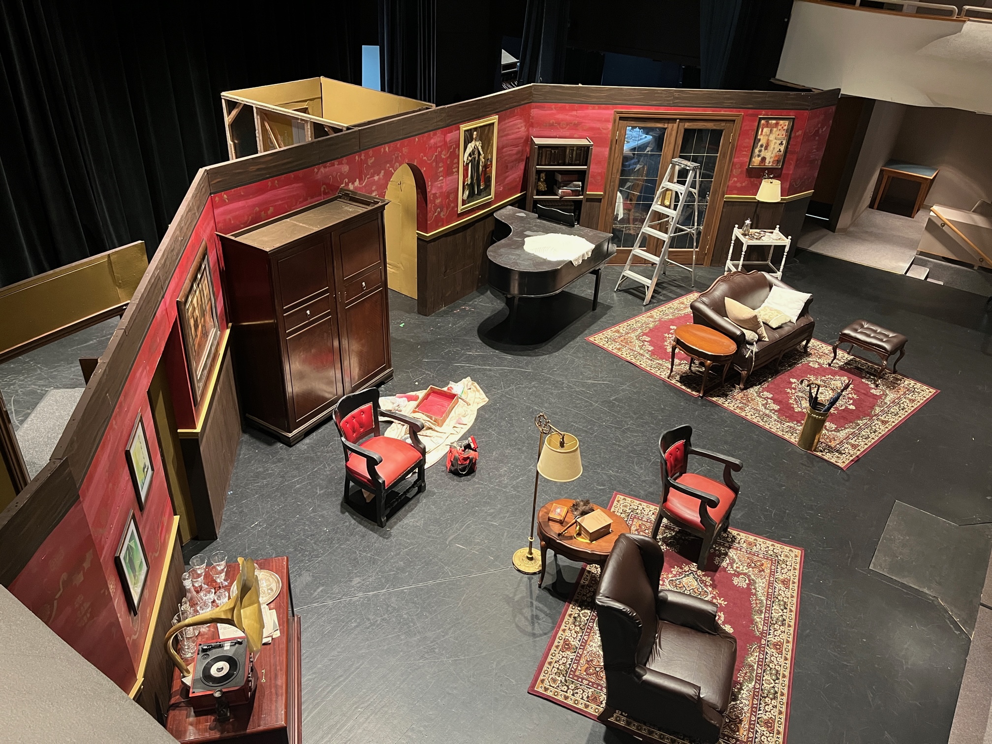 Jeeves Intervenes set design and build